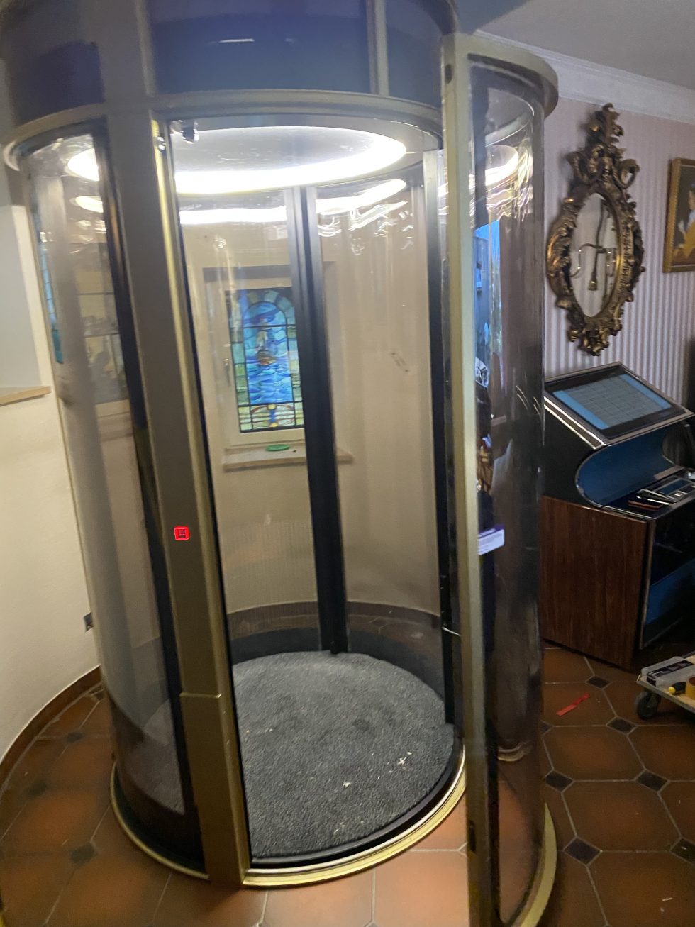 Pneumatic Elevators | AirLift